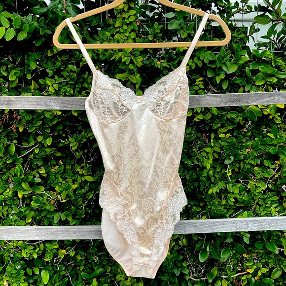 Vanity Fair | Intimates & Sleepwear | 97s Vanity Fair Satin Jacquard ...